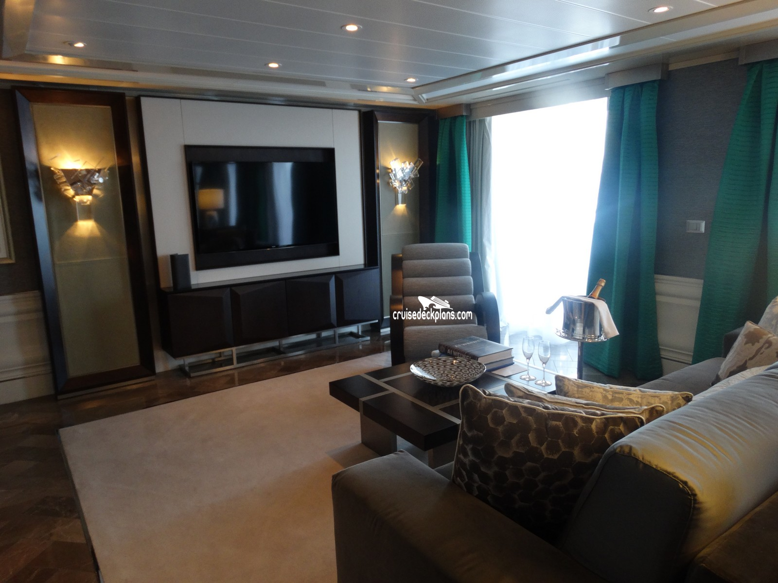Seven Seas Explorer Explorer Suite Details and Pictures