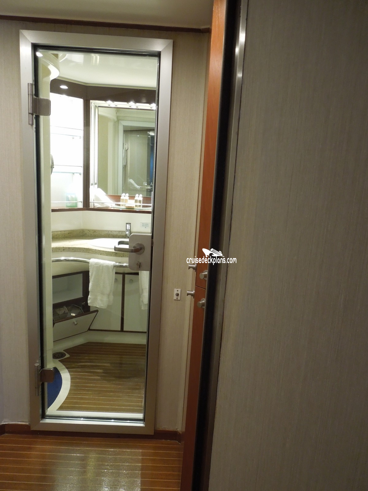 Wind Surf Suite Details and Pictures
