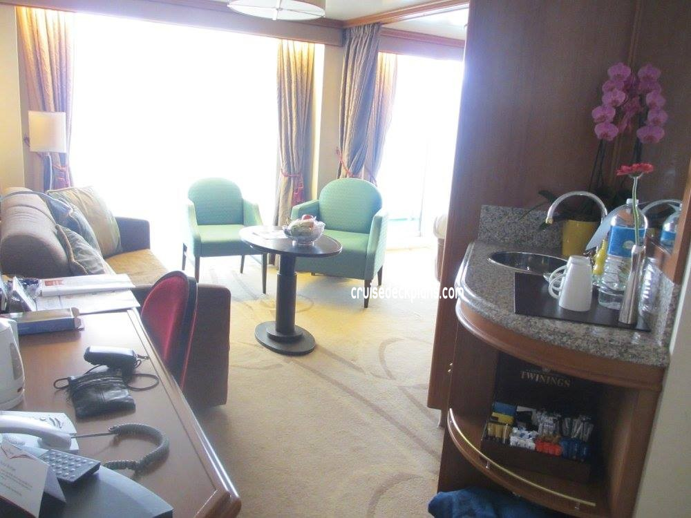 Cabin R408 Azura Stateroom