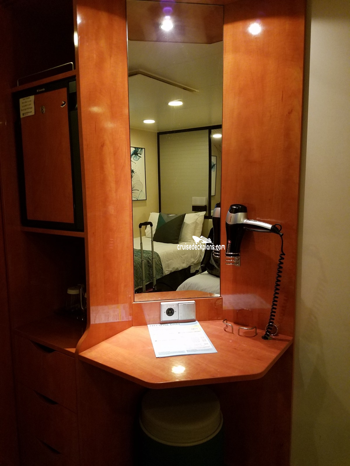 Norwegian Pearl Cabin 9577