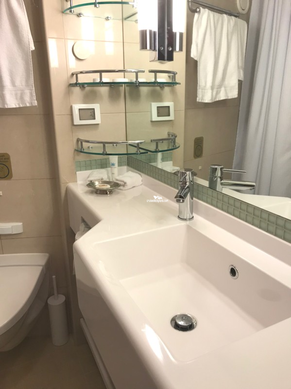 Royal Princess III Cabin R322