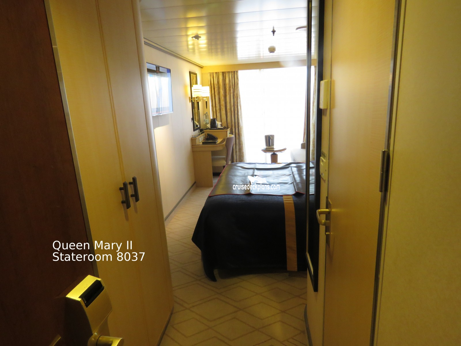 Queen Mary 2 Cabin 8037