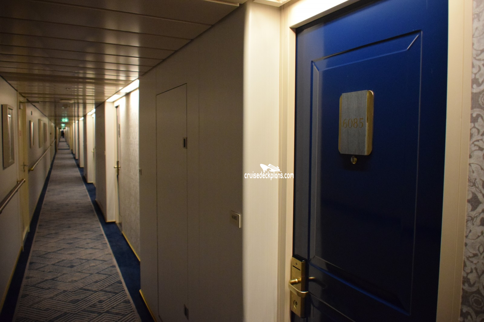 Insignia Cabin 6085