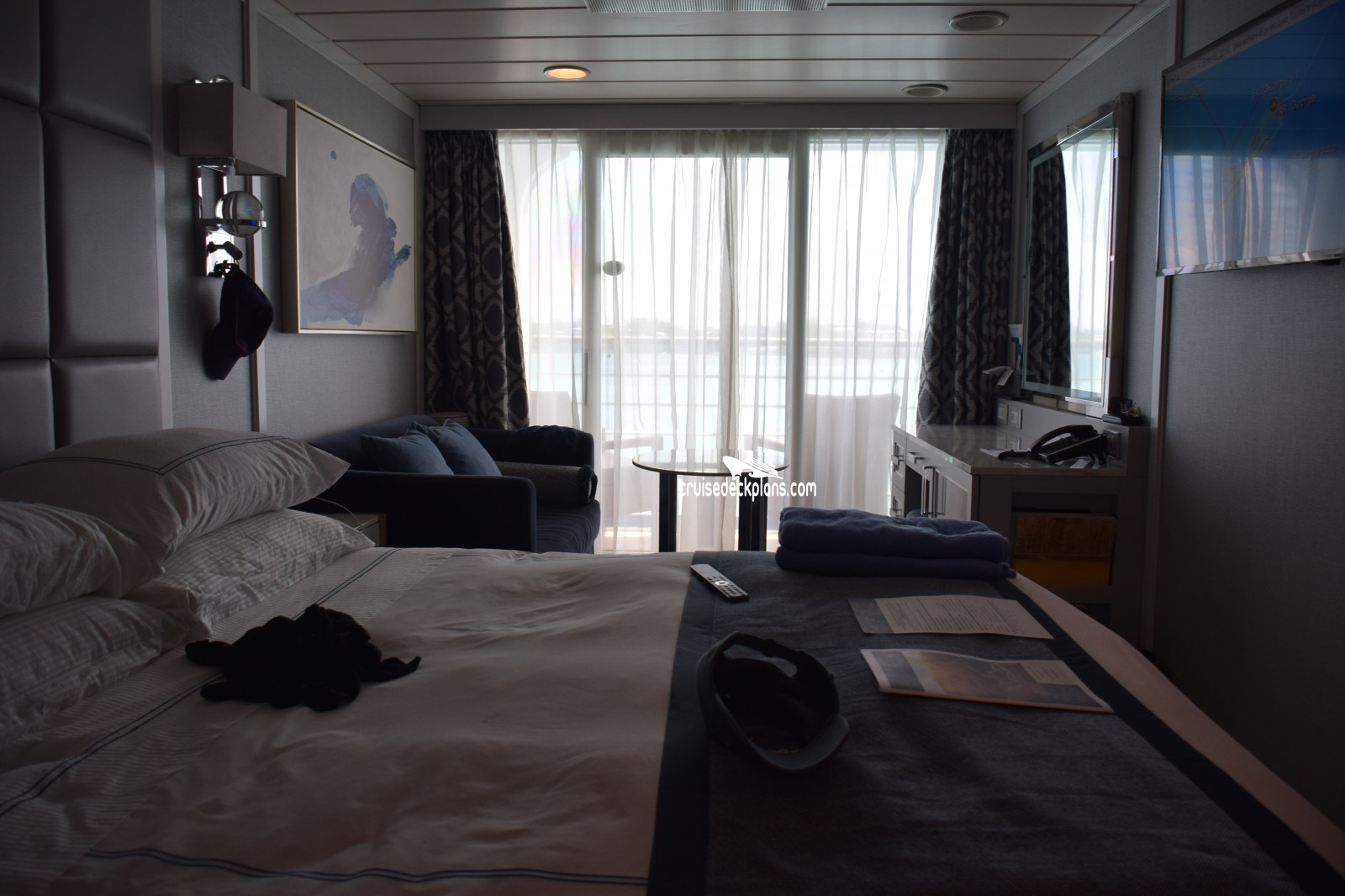 Insignia Cabin 6085