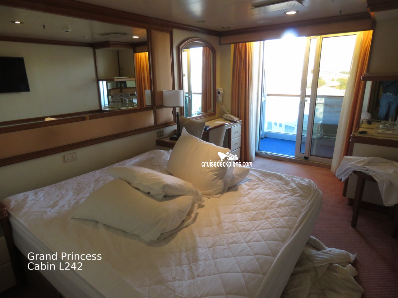 Cabin L242 Grand Princess Stateroom