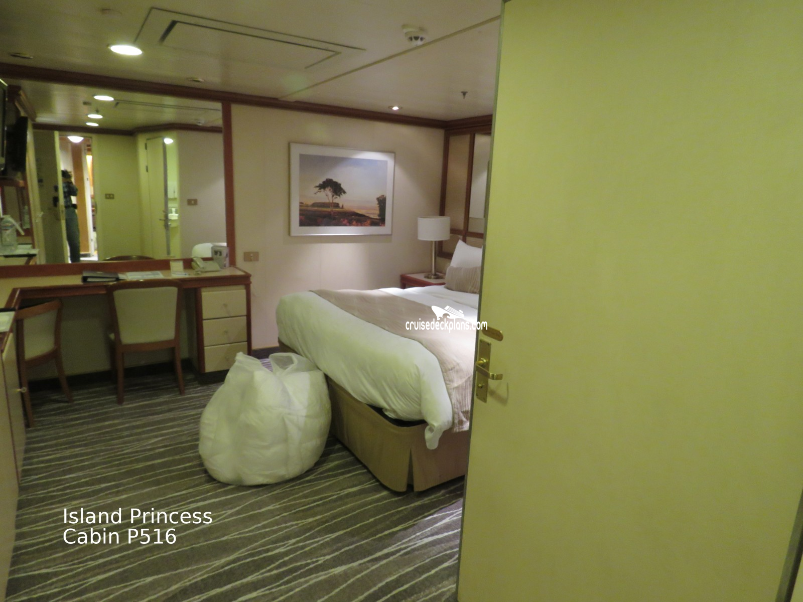 Island Princess Cabin P516