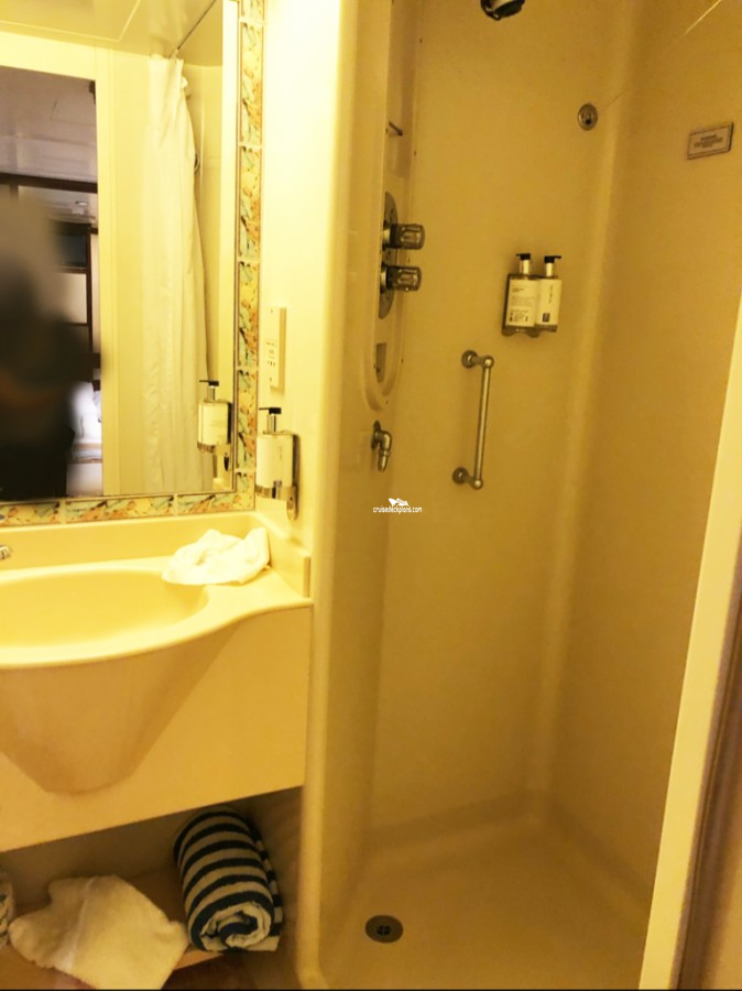 Pacific Explorer Deck Plans, Layouts, Pictures, Videos