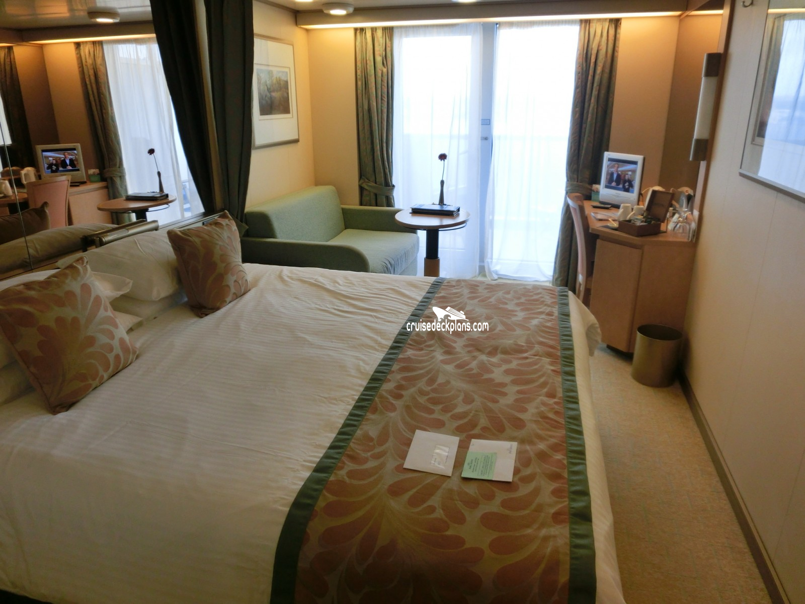 Arcadia Deluxe Balcony Details and Pictures