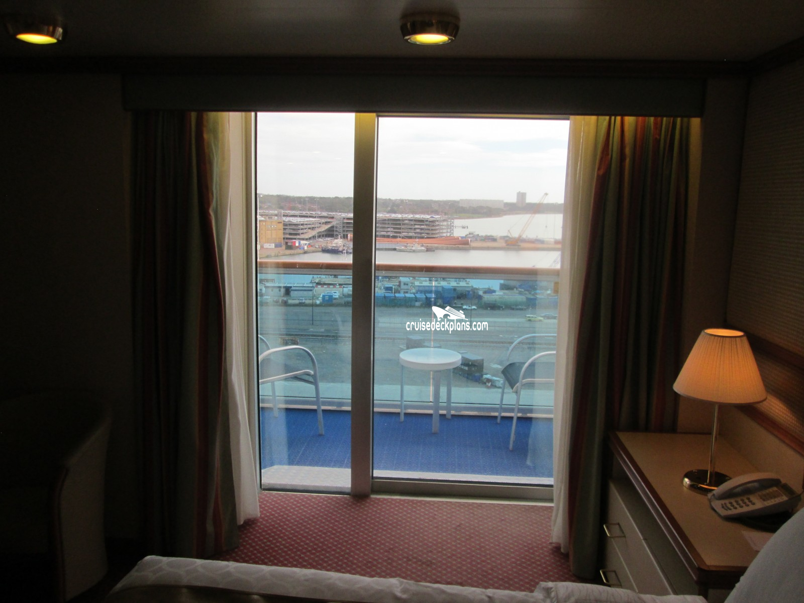 Emerald Princess Cabin R302