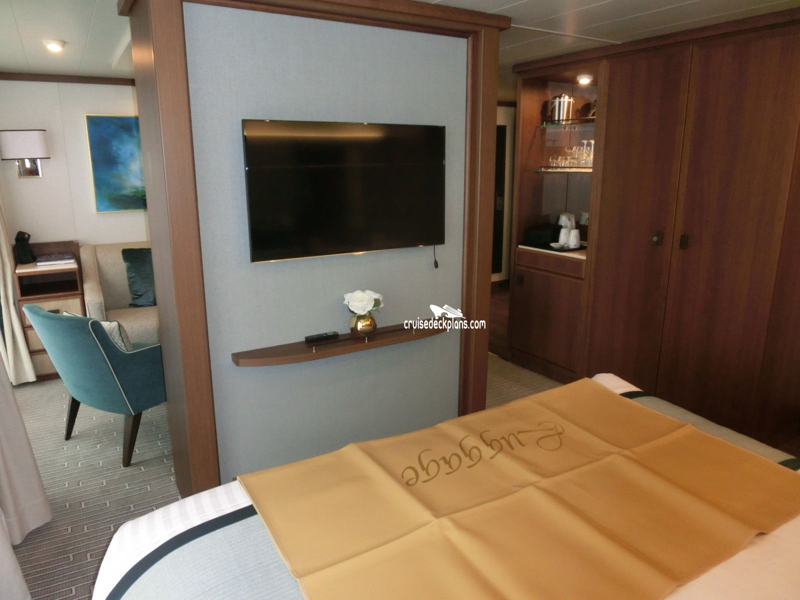 Britannia Cabin B704