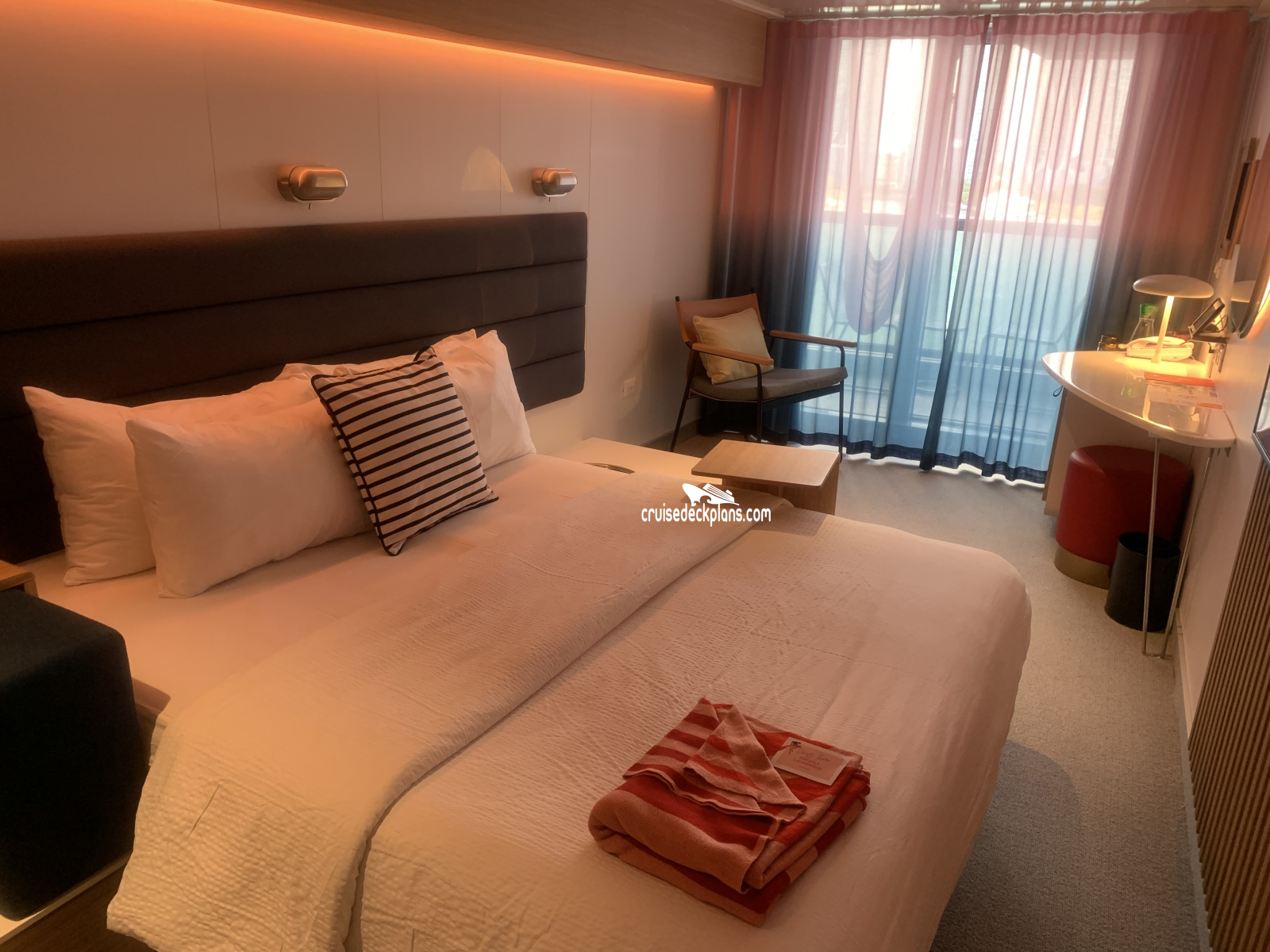 Scarlet Lady Cabin 11342A