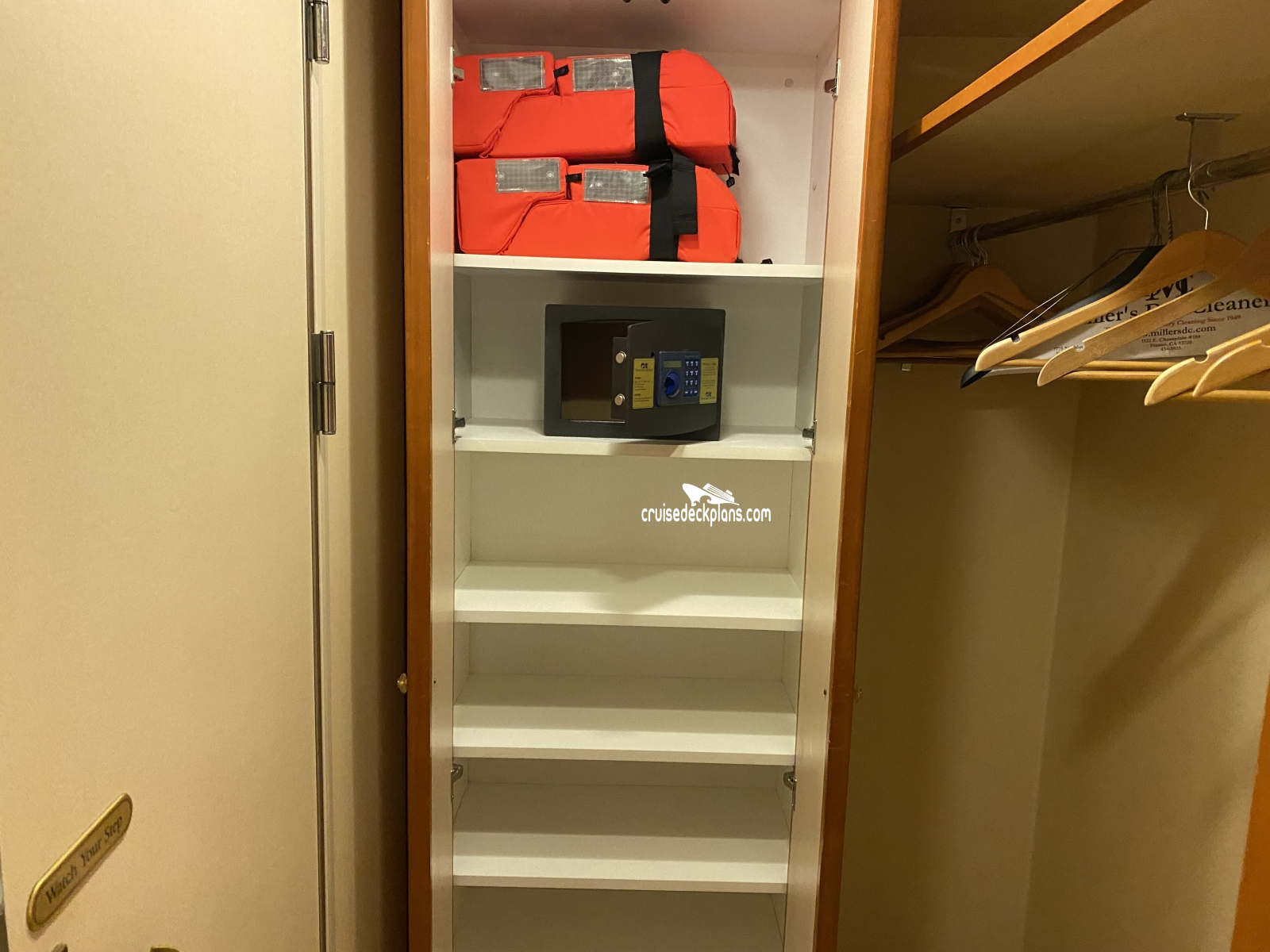 Sapphire Princess Cabin D611