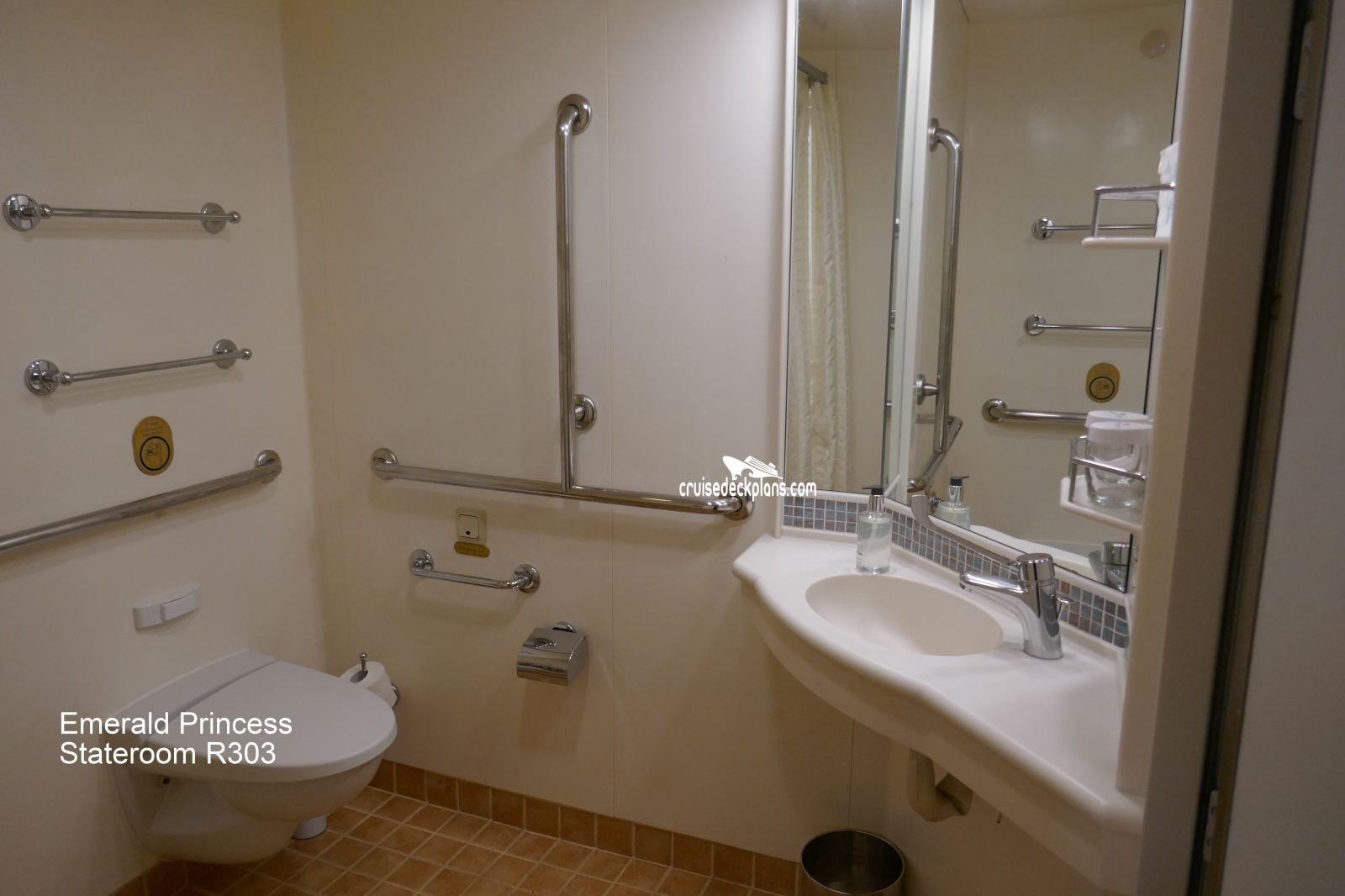 Emerald Princess Cabin R303