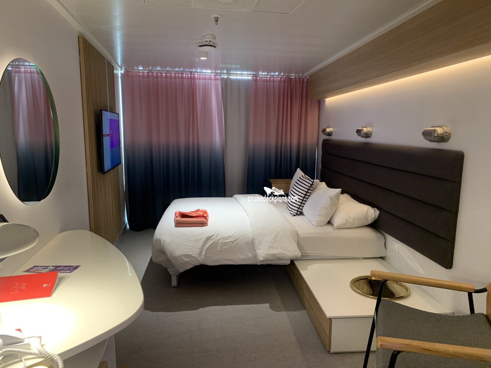 Scarlet Lady Cabin 10262Z