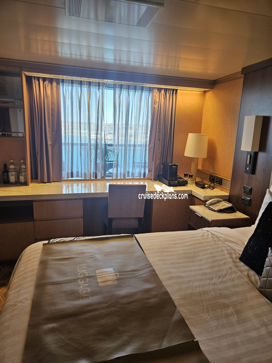 Noordam Neptune Suite Details and Pictures