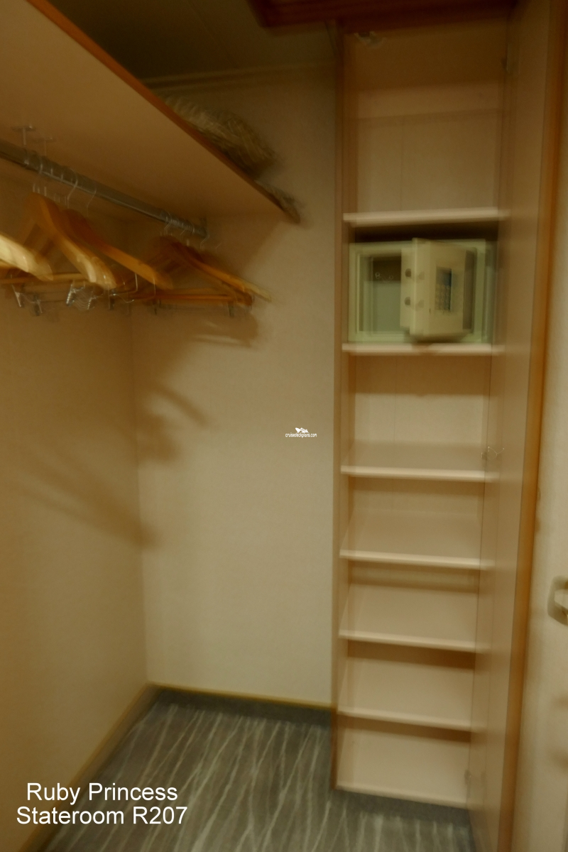 Ruby Princess Cabin R207