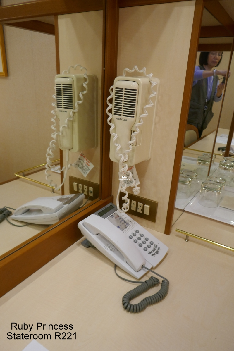 Ruby Princess Cabin R221