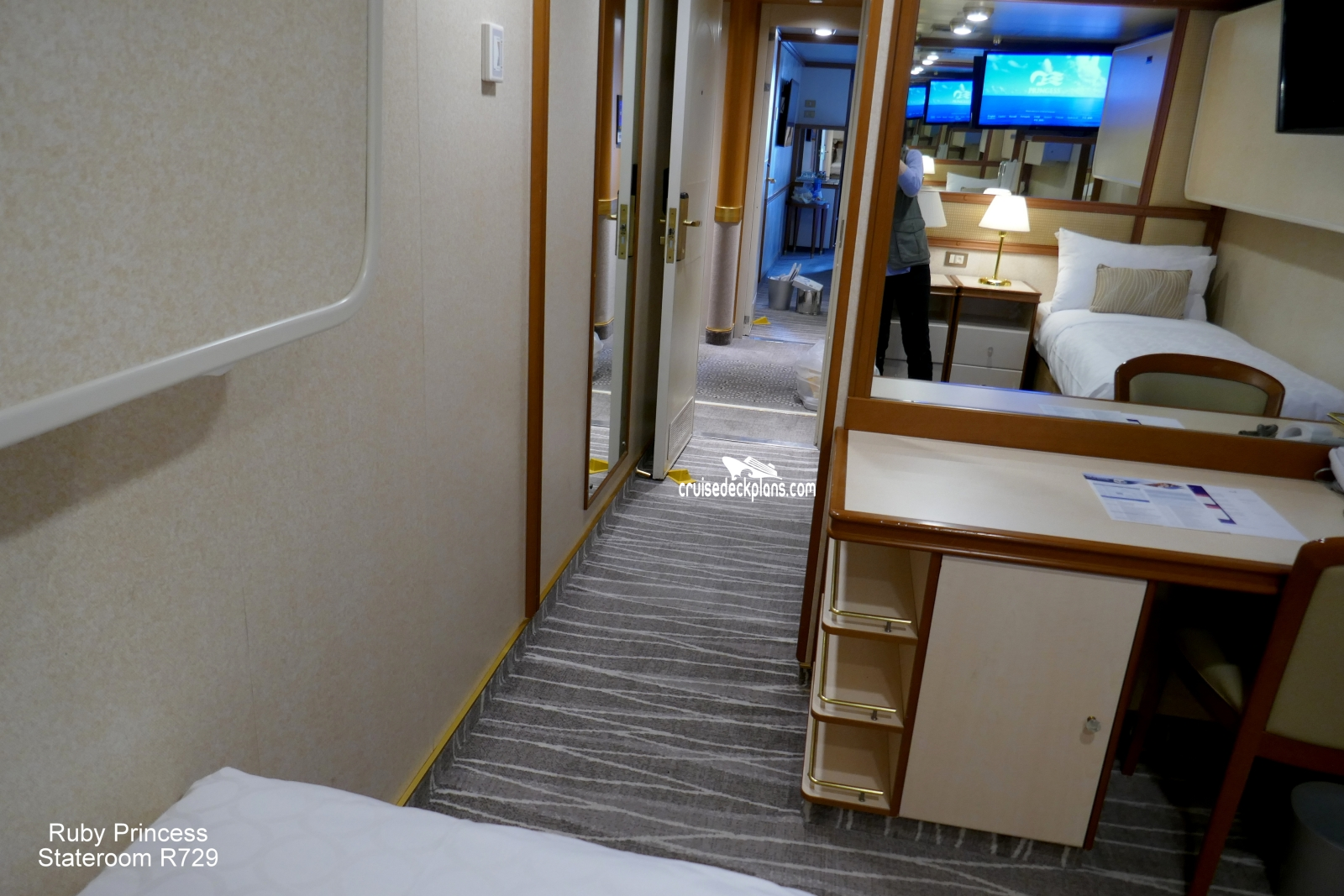 Ruby Princess Cabin R729