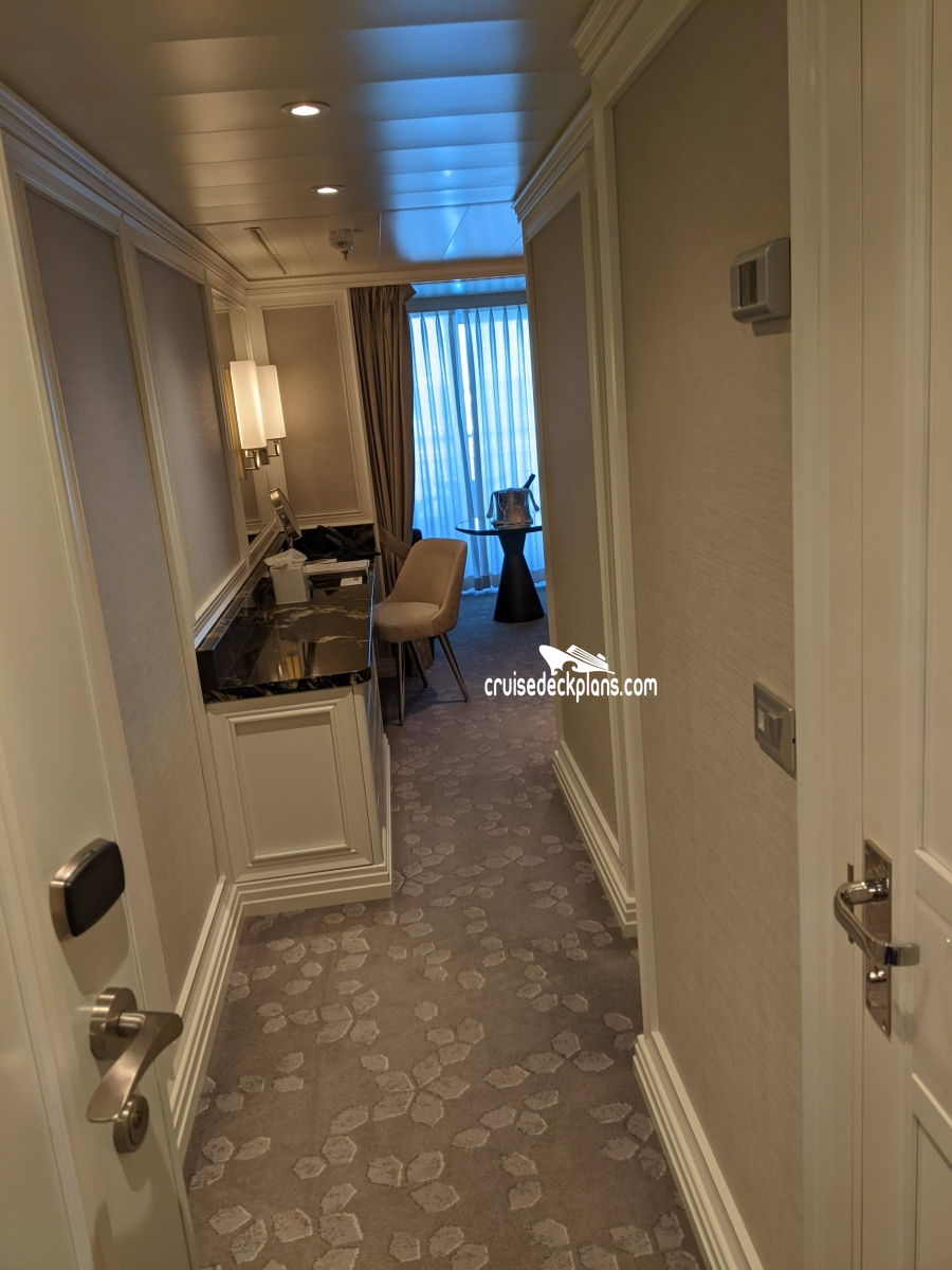 Seven Seas Splendor Suite Details and Pictures