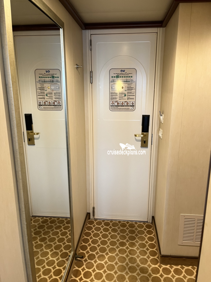 Royal Princess III Deluxe Balcony Details and Pictures