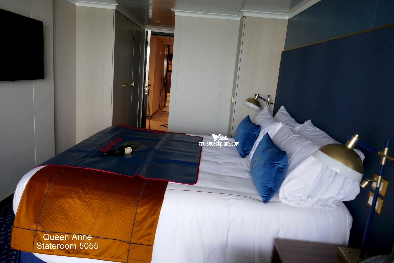 Queen Anne Cabin 5055