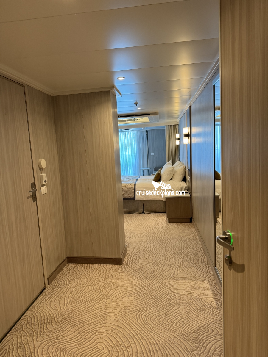 Sun Princess Signature Suite Details and Pictures