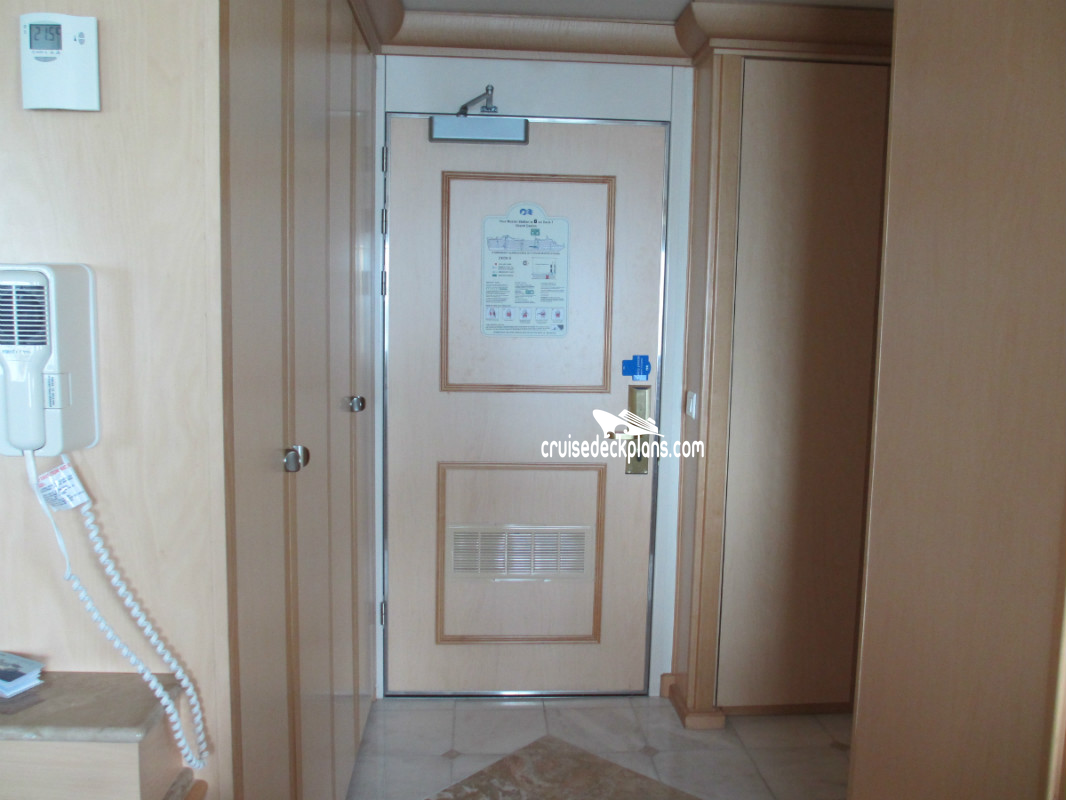 Golden Princess Cabin F305