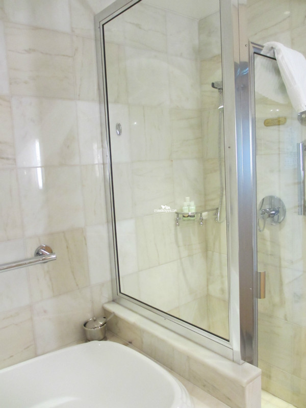 Golden Princess Cabin F305