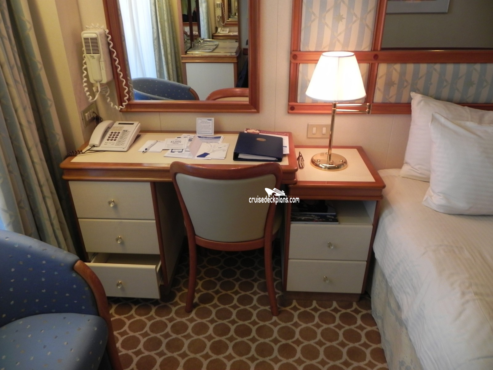 Golden Princess Cabin A735