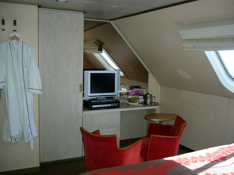 Cabin 6100 Volendam Stateroom