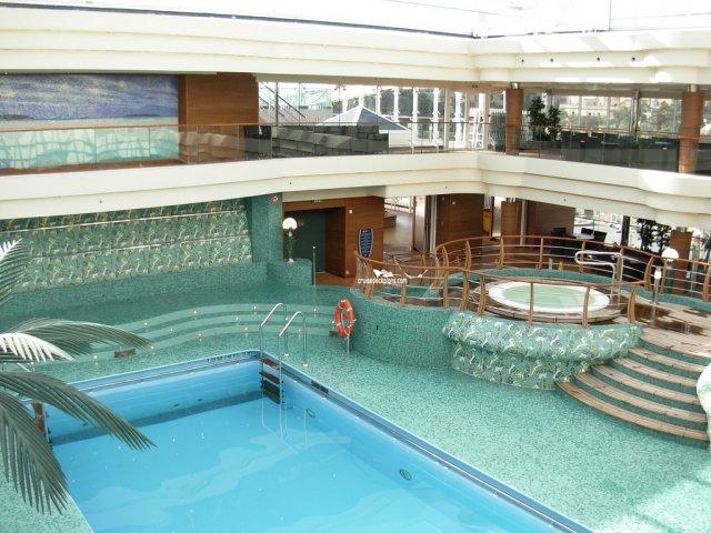 MSC Splendida L Equatore Covered Pool Pictures