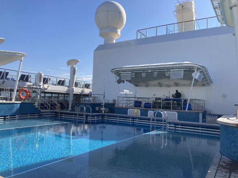 Norwegian Breakaway Main Pool Pictures