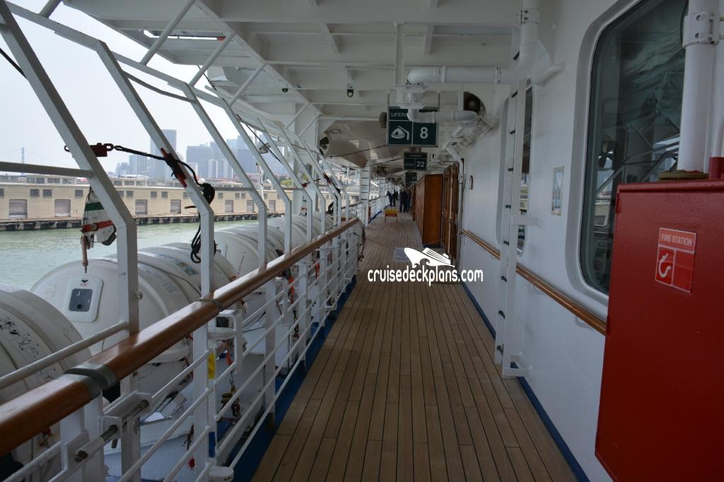 Grand Princess Outside promenade Pictures