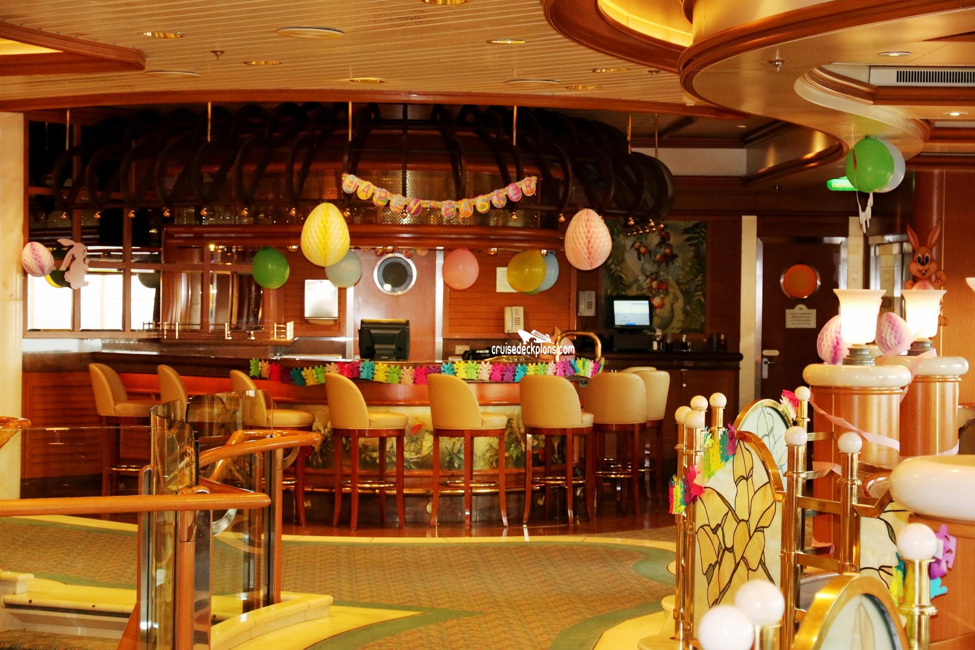 Golden Princess Promenade Lounge Pictures
