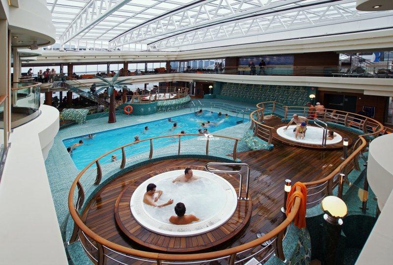 MSC Splendida L Equatore Covered Pool Pictures