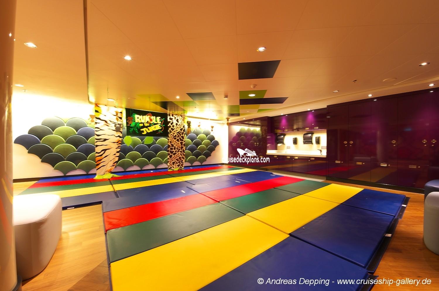 Norwegian Escape Splash Academy Pictures