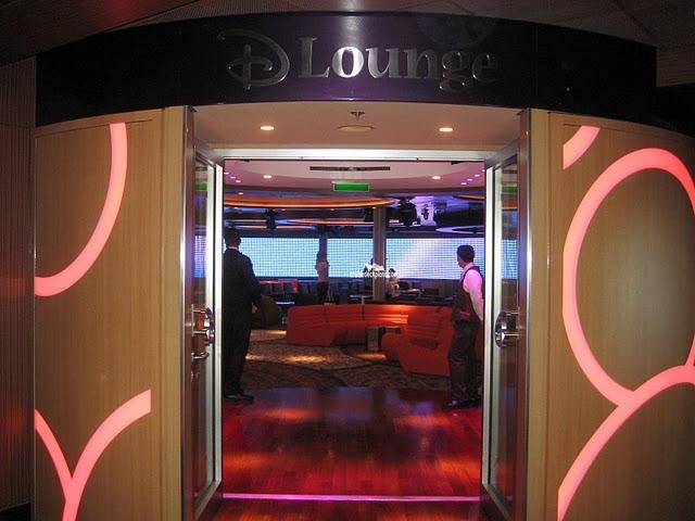 Disney Dream D Lounge Pictures