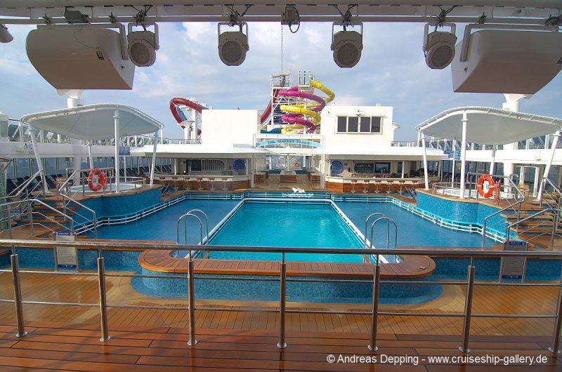 Norwegian Breakaway Main Pool Pictures