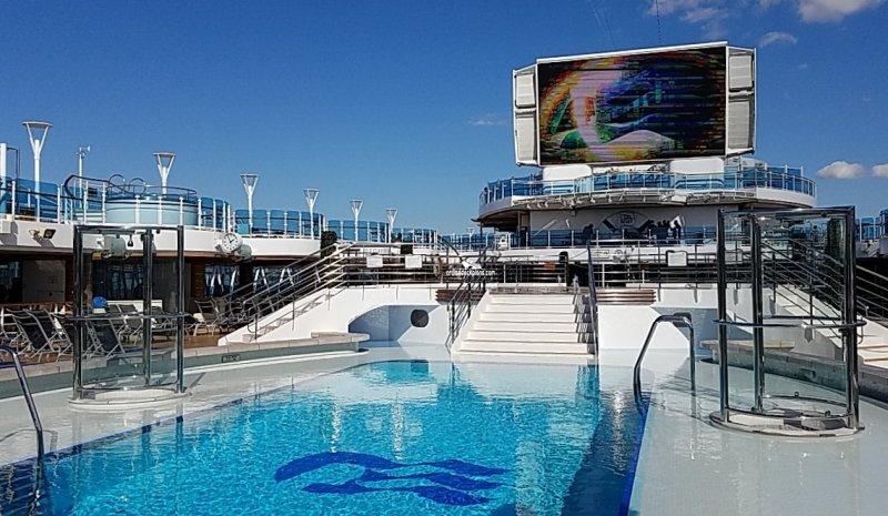 Regal Princess Fountain Pool Pictures